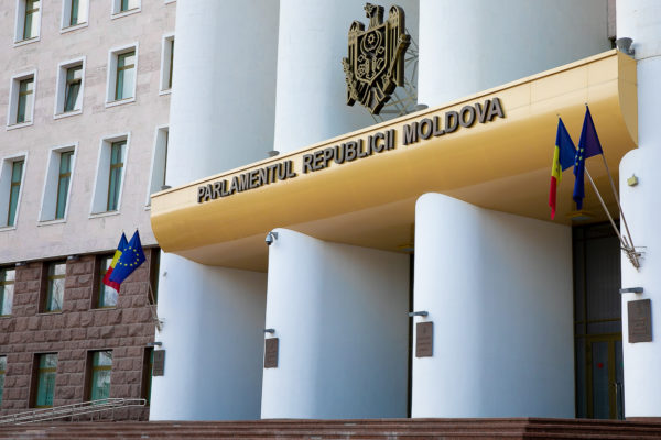 Republica Moldova: Legea privind funcţionarea limbilor vorbite pe ...